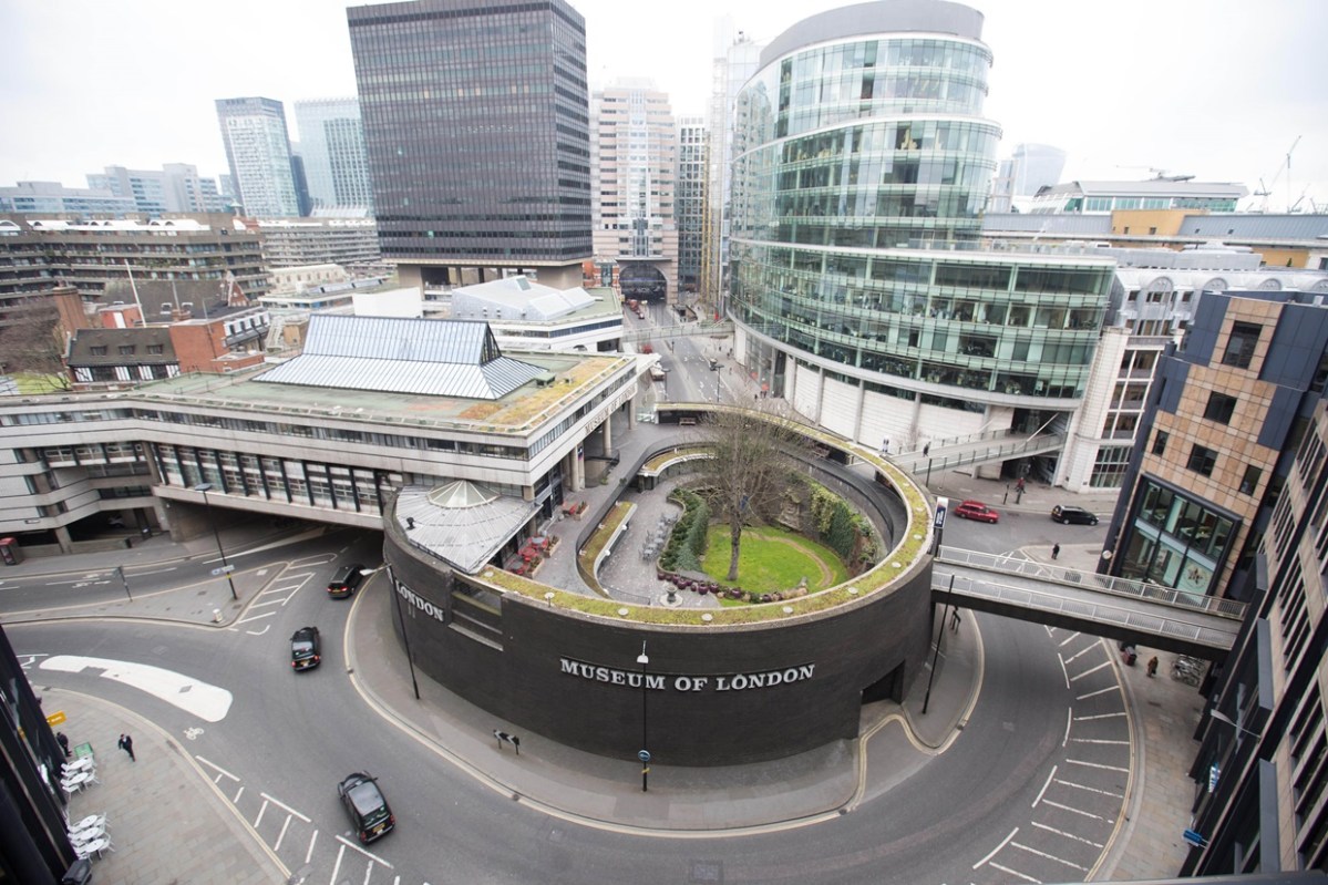 Where in London are there 20,000 bodies buried under a roundabout ...